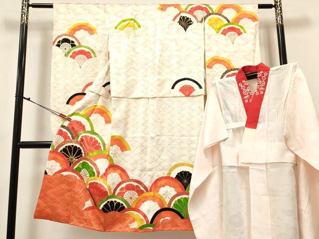 ■■■　サイズ　■■■ 【祝着】 身丈 122cm（肩から） 裄丈 56.5cm（肩上げ　1cm） 袖丈 75cm　縫込み 2cm 袖幅 31cm 前幅 20cm 後幅 25.5cm 着物縫いこみ 内揚げ 0cm （腰上げ　11cm） 裄 ...