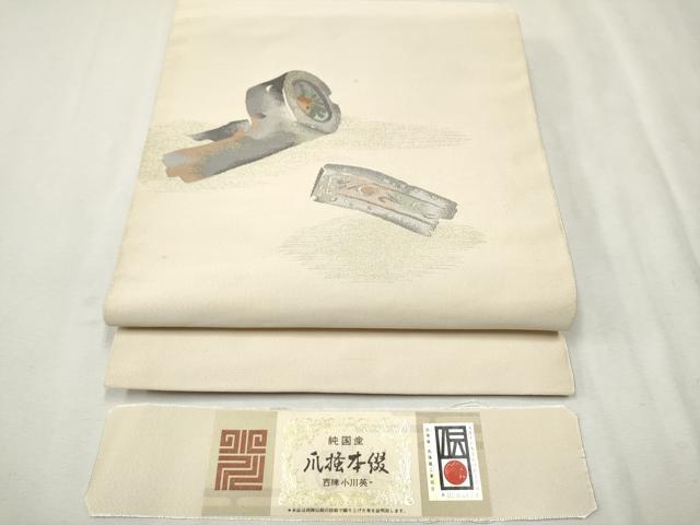 ■■■　サイズ　■■■ 長さ 388cm 幅 29cm程 ■■■　商品詳細　■■■ 【正絹】 状態は接写画像のように表地所々・胴回り・裏地に汚れ、裏地に折れ山の汚れがございます。 爪で糸を1本1本掻きよせて織る爪つづれは 「日に寸、五日に寸...