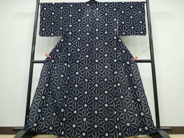 ■■■　サイズ　■■■ 身丈 161cm（肩から） 裄丈 67.5cm 袖丈 47cm　縫込み 2cm 袖幅 34cm 前幅 24.5cm 後幅 30.5cm 着物縫いこみ 内揚げ 0cm 裄 お袖側 約1cm　身頃側 約0cm ■■■　商...