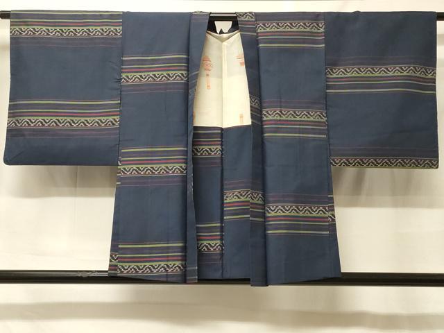 ■■■　サイズ　■■■ 身丈 77cm（肩から） 裄丈 63cm 袖丈 46cm　縫込み 4cm 袖幅 33cm 前幅 18.5cm 後幅 29cm 裄 お袖側 約1cm　身頃側 約5cm ■■■　商品詳細　■■■ 【正絹】 状態は接写画像...