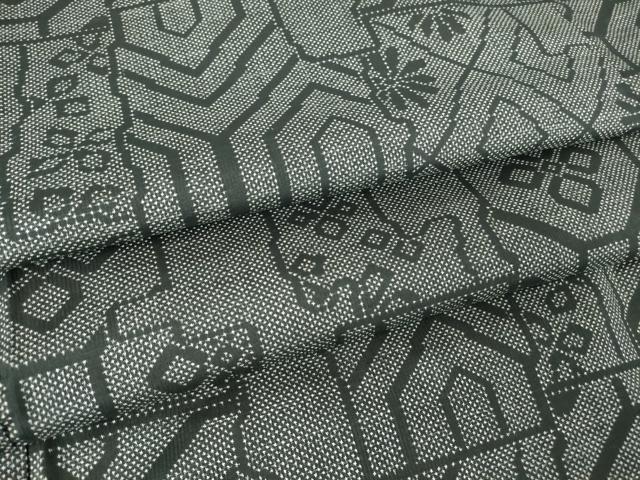 ■■■　サイズ　■■■ 身丈 160cm（肩から） 裄丈 67cm 袖丈 48cm　縫込み 4cm 袖幅 34cm 前幅 24cm 後幅 30cm 着物縫いこみ 内揚げ 0cm 裄 お袖側 約2cm　身頃側 約3.5cm ■■■　商品詳細　...