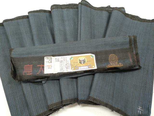 ■■■　サイズ　■■■ 長さ　　着尺分あり 幅　　　約37.5cm ■■■　商品詳細　■■■ 【正絹・未使用】 状態は接写画像のように表地所々・裏面所々に薄い汚れがございます。 大変上質な逸品になります。 お安く出品致しますので、是非この機...