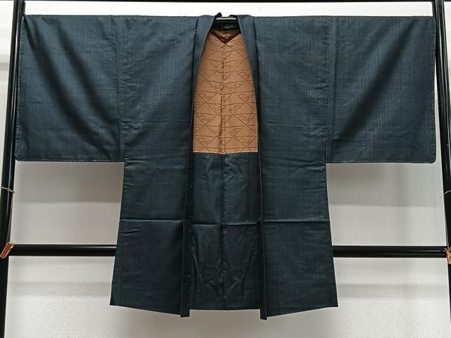■■■　サイズ　■■■ 身丈 94.5cm（肩から） 裄丈 70cm 袖丈 50cm　縫込み 3.5cm 袖幅 35cm 前幅 21cm 後幅 32cm 裄 お袖側 約2cm　身頃側 約2cm ■■■　商品詳細　■■■ 【正絹・未使用】 状...