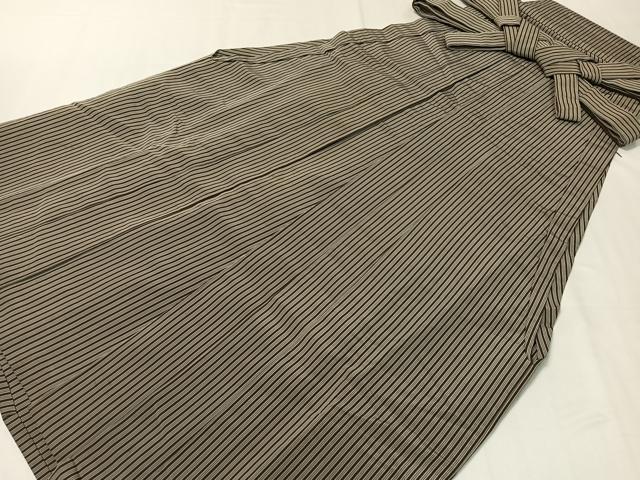 ■■■　サイズ　■■■ 紐下丈　約86cm ■■■　商品詳細　■■■ 【正絹】 状態は接写画像のように後ろ襞・一の襞・三の襞に薄い汚れがございますが その他特に目立ったシミ汚れなどもなく大変良い状態です。 大変上質な逸品になります。 お安く...