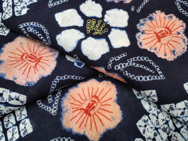 ■■■　サイズ　■■■ 身丈 155.5cm（肩から） 裄丈 63.5cm 袖丈 49cm　縫込み 2.5cm 袖幅 33cm 前幅 24cm 後幅 30cm 着物縫いこみ 内揚げ 0cm 裄 お袖側 約3cm　身頃側 約2cm ■■■　商...