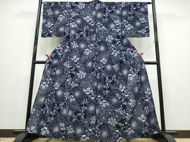 ■■■　サイズ　■■■ 身丈 164cm（肩から） 裄丈 67cm 袖丈 48cm　縫込み 2cm 袖幅 34.5cm 前幅 27.5cm 後幅 33cm 着物縫いこみ 内揚げ 0cm 裄 お袖側 約2cm　身頃側 約2cm ■■■　商品詳...