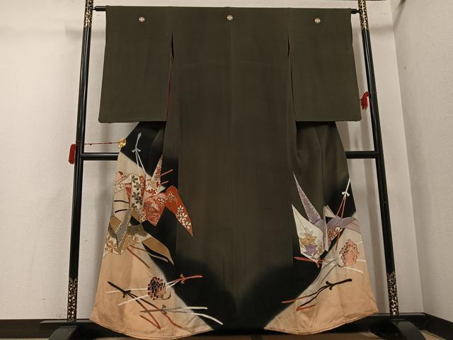 ■■■　サイズ　■■■ 身丈 156cm（肩から） 裄丈 62cm 袖丈 62cm　縫込み 10cm 袖幅 32cm 前幅 22.5cm 後幅 28.5cm 着物縫いこみ 内揚げ 0cm 裄 お袖側 約2cm　身頃側 約2cm ■■■　商品...