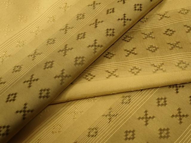 ■■■　サイズ　■■■ 身丈 168cm（肩から） 裄丈 67.5cm 袖丈 49cm　縫込み 5cm 袖幅 34cm 前幅 25cm 後幅 30cm 着物縫いこみ 内揚げ 0cm 裄 お袖側 約2cm　身頃側 約2cm ■■■　商品詳細　...