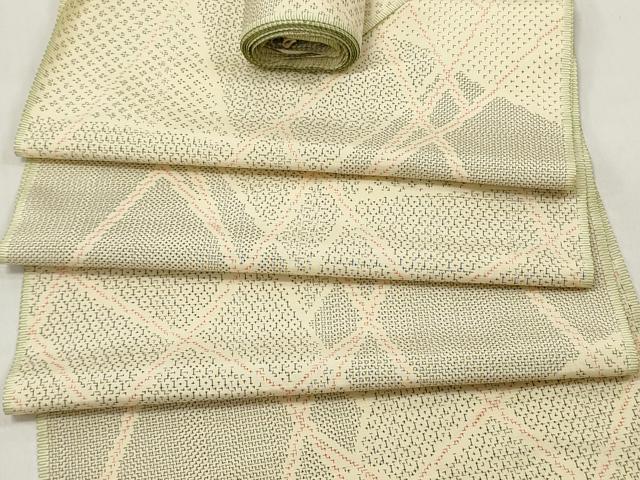 ■■■　サイズ　■■■ 長さ　着尺分あり 幅 　36.5cm程 ■■■　商品詳細　■■■ 【正絹・未使用】 状態は特に目立ったシミ汚れなどもなく大変良い状態です。 大変上質な逸品になります。 お安く出品致しますので、是非この機会にいかがでし...