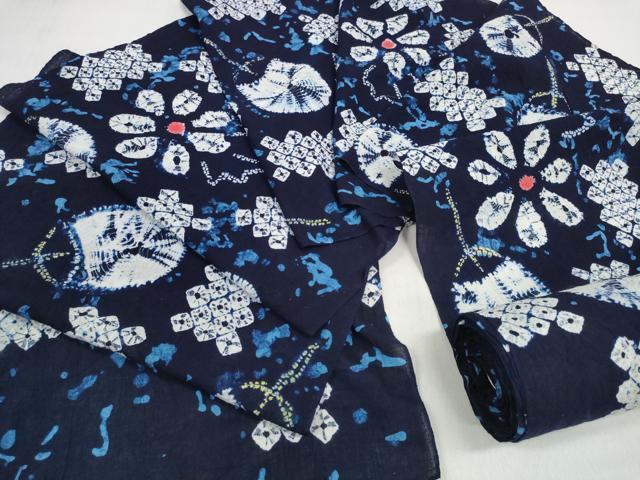 ■■■　サイズ　■■■ 長さ　　着尺分あり 幅　　　約36.5cm ■■■　商品詳細　■■■ 【綿・未使用】 状態は接写画像のように表地所々・裏面所々に薄い汚れがございます。 人気の高い“有松鳴海絞り”の浴衣でございます。 “鳴海絞り”なら...