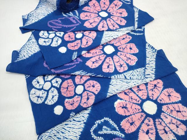 ■■■　サイズ　■■■ 長さ　　着尺分あり 幅　　　約35.5cm ■■■　商品詳細　■■■ 【綿・未使用】 状態は接写画像のように表地所々に薄い汚れがございます。 人気の高い“有松鳴海絞り”の浴衣でございます。 “鳴海絞り”ならではの表情...