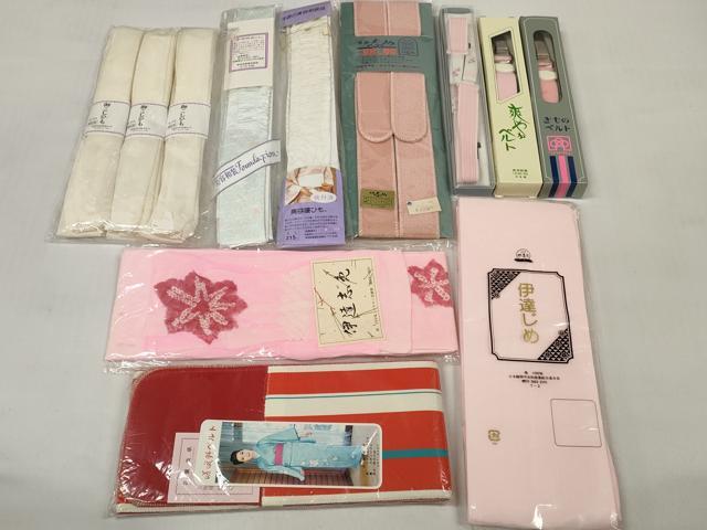 ■■■　商品詳細　■■■ 【内訳】 腰紐　3本組／美容腰紐　2本／二重廻し　1本 コーリンベルト　3本／伊達締め　3本 ※こちらのお品はまとめての出品となりますので、 汚れ・サイズ等の詳細は記載しておりません。 ご理解の上でのご入札をお願い...