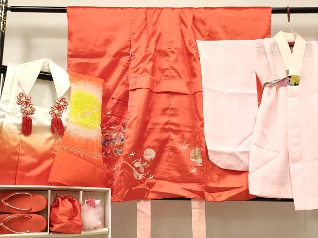 ■■■　サイズ　■■■ 【祝着】 身丈 84cm（肩から） 裄丈 44.5cm（肩上げ　2cm） 袖丈 57cm　縫込み 2cm 袖幅 27.5cm 前幅 15.5cm 後幅 21.5cm 着物縫いこみ 内揚げ 0cm （腰上げ　5cm） ...