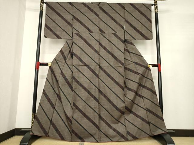 ■■■　サイズ　■■■ 身丈 163cm（肩から） 裄丈 64cm 袖丈 49cm　縫込み 5.5cm 袖幅 32cm 前幅 26cm 後幅 30cm 着物縫いこみ 内揚げ 1cm 裄 お袖側 約2cm　身頃側 約2cm ■■■　商品詳細　...