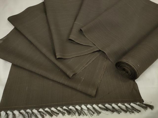 ■■■　サイズ　■■■ 長さ　　着尺分あり 幅　　　約38cm ■■■　商品詳細　■■■ 【正絹・未使用】 状態は接写画像のように表地所々に薄い汚れがございます。 大変上質な逸品になります。 お安く出品致しますので、是非この機会にいかがでし...