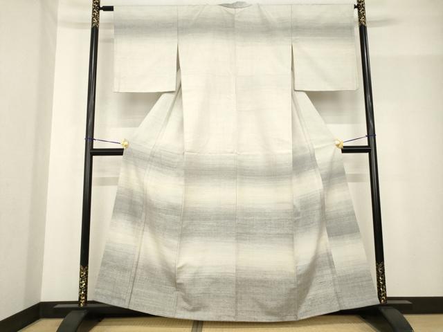 ■■■　サイズ　■■■ 身丈 159cm（肩から） 裄丈 64cm 袖丈 49cm　縫込み 6cm 袖幅 33cm 前幅 22cm 後幅 28.5cm 着物縫いこみ 内揚げ 6cm 裄 お袖側 約3cm　身頃側 約3cm ■■■　商品詳細　...