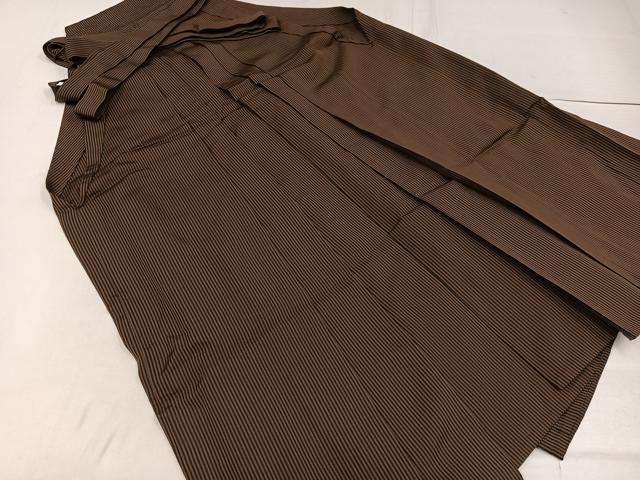 ■■■　サイズ　■■■ 紐下丈　約81cm ■■■　商品詳細　■■■ 【正絹】 状態は接写画像のように後ろ襞・腰板に薄い汚れがございますが その他特に目立ったシミ汚れなどもなく大変良い状態です。 大変上質な逸品になります。 お安く出品致しま...