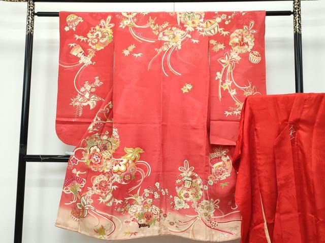 ■■■　サイズ　■■■ 【祝着】 身丈 118cm（肩から） 裄丈 53cm 袖丈 71.5cm 袖幅 28.5cm 前幅 19cm 後幅 24.5cm 着物縫いこみ 内揚げ 0cm 裄 お袖側 約 0cm　身頃側 約 0cm 【長襦袢】 ...