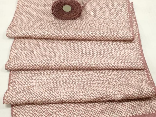 ■■■　サイズ　■■■ 長さ　　羽尺分あり 幅　　　約34.5cm ■■■　商品詳細　■■■ 【正絹・未使用】 状態は接写画像のように表地所々・裏面所々に薄い汚れがございます。 大変上質な逸品になります。 お安く出品致しますので、是非この機...