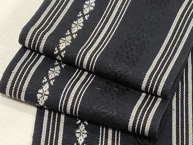 ■■■　サイズ　■■■ 長さ 398cm 幅 8.5cm程 ■■■　商品詳細　■■■ 【正絹・未使用】 状態は一度も締めておらず 特に目立ったシミ汚れなどもなく大変良い状態です。 本場筑前博多織は、 福岡県福岡市博多区やその周辺で生産される...