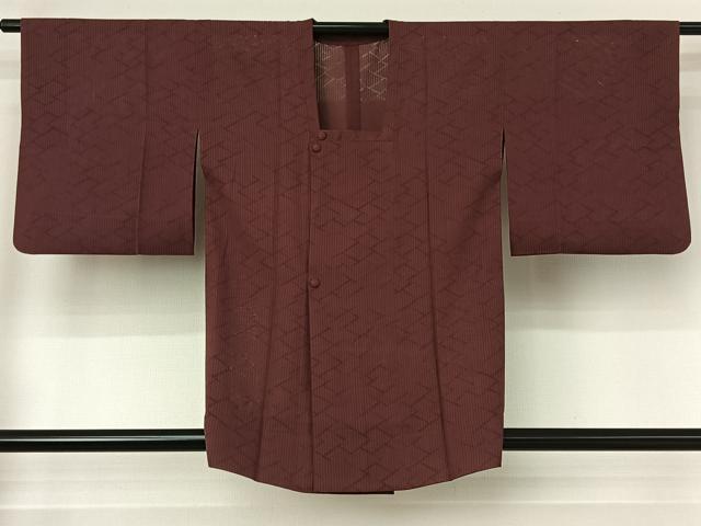 ■■■　サイズ　■■■ 身丈 82cm（肩から） 裄丈 63cm 袖丈 46cm　縫込み 6cm 袖幅 33cm 前幅 21cm 後幅 29cm 裄 お袖側 約2cm　身頃側 約2.5cm ■■■　商品詳細　■■■ 【正絹】 状態は特に目立...