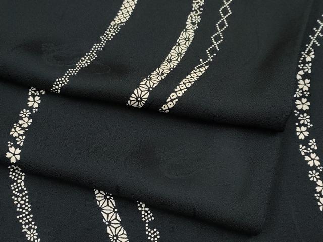 ■■■　サイズ　■■■ 身丈 142.5cm（肩から） 裄丈 70.5cm 袖丈 50.5cm 袖幅 36.5cm 前幅 28.5cm 後幅 30.5cm 着物縫いこみ 内揚げ 11.5cm 裄 お袖側 約 1cm　身頃側 約 1cm ■■...