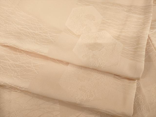 ■■■　サイズ　■■■ 身丈 158cm（肩から） 裄丈 63cm 袖丈 48cm　縫込み 4.5cm 袖幅 32cm 前幅 23cm 後幅 29cm 着物縫いこみ 内揚げ 0cm 裄 お袖側 約3cm　身頃側 約3cm ■■■　商品詳細　...