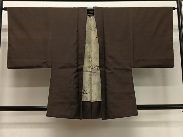 ■■■　サイズ　■■■ 身丈 84cm（肩から） 裄丈 64.5cm 袖丈 49cm　縫込み 2cm 袖幅 32.5cm 前幅 20cm 後幅 31cm 裄 お袖側 約2.5cm　身頃側 約1.5cm ■■■　商品詳細　■■■ 【正絹】 状...