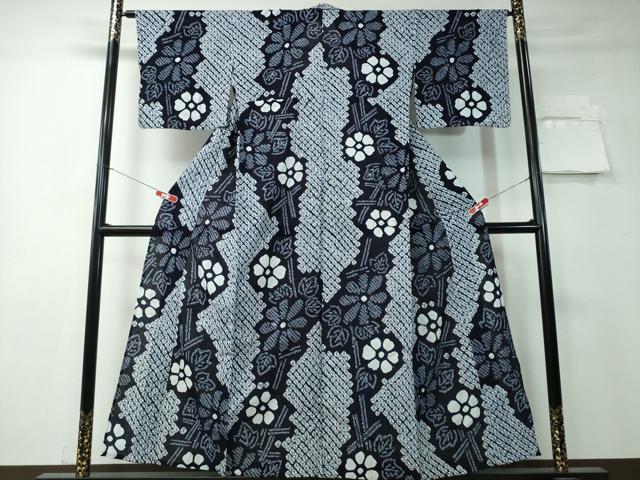 ■■■　サイズ　■■■ 身丈 154cm（肩から） 裄丈 68cm 袖丈 45cm　縫込み 2.5cm 袖幅 35cm 前幅 24.5cm 後幅 30cm 着物縫いこみ 内揚げ 0cm 裄 お袖側 約1cm　身頃側 約1.5cm ■■■　商...