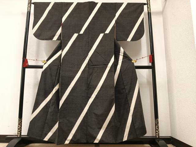 ■■■　サイズ　■■■ 身丈 154cm（肩から） 裄丈 64cm 袖丈 47cm　縫込み 6cm 袖幅 32cm 前幅 22.5cm 後幅 29cm 着物縫いこみ 内揚げ 3cm 裄 お袖側 約2cm　身頃側 約1cm ■■■　商品詳細　...