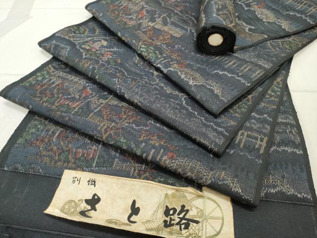 ■■■　サイズ　■■■ 長さ　　着尺分あり 幅　　　約37cm ■■■　商品詳細　■■■ 【正絹・未使用】 状態は接写画像のように表地所々・裏面所々に薄い汚れがございます。 大変上質な逸品になります。 お安く出品致しますので、是非この機会に...