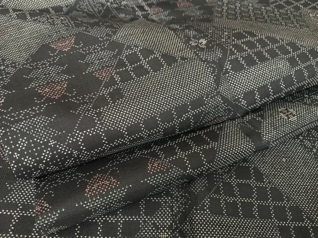 ■■■　サイズ　■■■ 身丈 160cm（肩から） 裄丈 62cm 袖丈 46cm　縫込み 2cm 袖幅 32cm 前幅 22.5cm 後幅 28.5cm 着物縫いこみ 内揚げ 4cm 裄 お袖側 約2cm　身頃側 約4cm ■■■　商品詳...