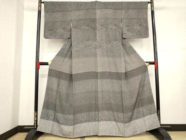 ■■■　サイズ　■■■ 身丈 162cm（肩から） 裄丈 65cm 袖丈 49cm　縫込み 6.5cm 袖幅 32.5cm 前幅 25cm 後幅 30cm 着物縫いこみ 内揚げ 1cm 裄 お袖側 約1cm　身頃側 約2cm ■■■　商品詳...