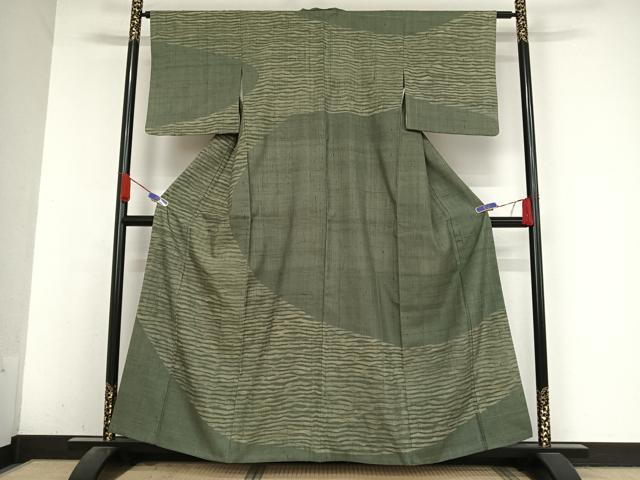 ■■■　サイズ　■■■ 身丈 157cm（肩から） 裄丈 62cm 袖丈 49.5cm　縫込み 2cm 袖幅 32.5cm 前幅 25cm 後幅 29cm 着物縫いこみ 内揚げ 4cm 裄 お袖側 約2cm　身頃側 約4cm ■■■　商品詳...