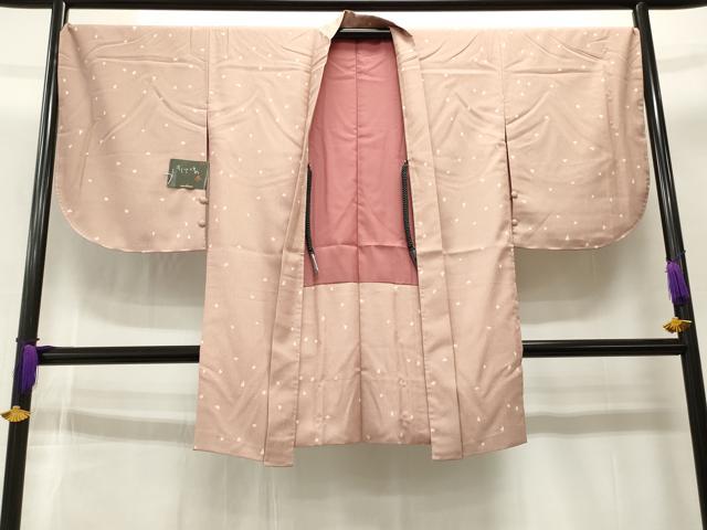 ■■■　サイズ　■■■ 身丈 96cm（肩から） 裄丈 69cm 袖丈 57cm　縫込み 2cm 袖幅 35cm 前幅 20cm 後幅 33cm 裄 お袖側 約1cm　身頃側 約1cm ■■■　商品詳細　■■■ 【化繊・未使用】 状態は特に...