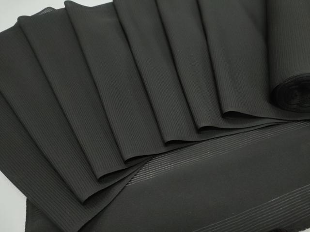 ■■■　サイズ　■■■ 長さ　　着尺分あり 幅　　　約38.5cm ■■■　商品詳細　■■■ 【正絹・五つ紋・未使用】 状態は特に目立ったシミ汚れなどもなく大変良い状態です。 大変上質な逸品になります。 お安く出品致しますので、是非この機会...