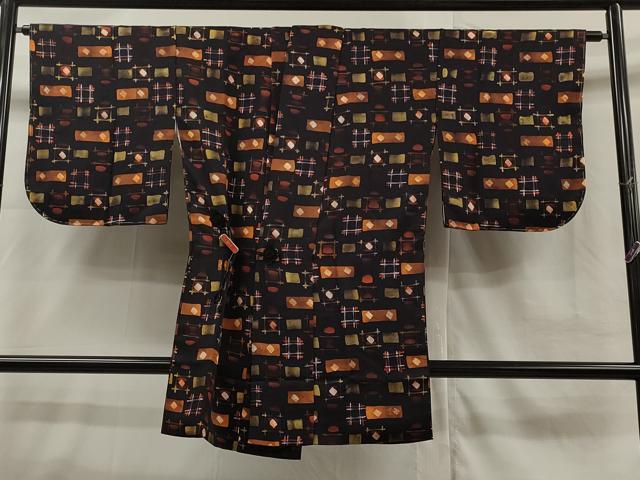 ■■■　サイズ　■■■ 身丈 93cm（肩から） 裄丈 65cm 袖丈 48cm　縫込み 5cm 袖幅 34cm 前幅 24cm 後幅 30cm 裄 お袖側 約2cm　身頃側 約2cm ■■■　商品詳細　■■■ 【正絹・未使用】 状態は接写...