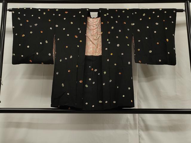 ■■■　サイズ　■■■ 身丈 77cm（肩から） 裄丈 65cm 袖丈 45cm　縫込み 5cm 袖幅 33cm 前幅 17cm 後幅 29cm 裄 お袖側 約2cm　身頃側 約1cm ■■■　商品詳細　■■■ 【正絹】 状態は接写画像のよ...