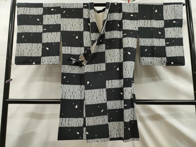 ■■■　サイズ　■■■ 身丈 102.5cm（肩から） 裄丈 67.5cm 袖丈 50cm　縫込み 8cm 袖幅 35cm 前幅 28cm 後幅 32.5cm 裄 お袖側 約1.5cm　身頃側 約3cm ■■■　商品詳細　■■■ 【正絹】 ...