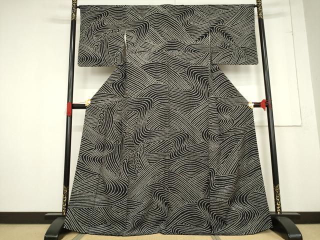 ■■■　サイズ　■■■ 身丈 166cm（肩から） 裄丈 66cm 袖丈 49cm　縫込み 5.5cm 袖幅 34cm 前幅 25cm 後幅 30cm 着物縫いこみ 内揚げ 9cm 裄 お袖側 約2cm　身頃側 約3cm ■■■　商品詳細　...