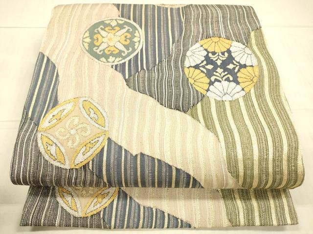 ■■■　サイズ　■■■ 長さ 428cm 幅 30.5cm程 ■■■　商品詳細　■■■ 【正絹】 状態は1.2回程しか締めておりませんが 接写画像のようにたれ先上部・太鼓下部・太鼓に薄い汚れがございます。 その他特に目立ったシミ汚れなどもな...