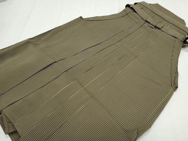 ■■■　サイズ　■■■ 紐下丈　約82cm ■■■　商品詳細　■■■ 【正絹】 状態は接写画像のように二の襞・裏の襞に薄い汚れがございますが その他特に目立ったシミ汚れなどもなく大変良い状態です。 大変上質な逸品になります。 お安く出品致し...