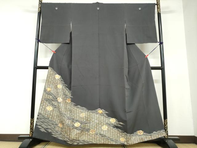 ■■■　サイズ　■■■ 身丈 158cm（肩から） 裄丈 68cm 袖丈 51cm　縫込み 6cm 袖幅 35cm 前幅 24.5cm 後幅 30cm 着物縫いこみ 内揚げ 1cm 裄 お袖側 約2cm　身頃側 約2cm ■■■　商品詳細　...