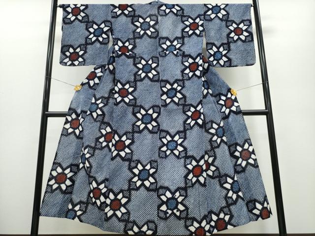 ■■■　サイズ　■■■ 身丈 150cm（肩から） 裄丈 68cm 袖丈 46.5cm　縫込み 2cm 袖幅 34.5cm 前幅 26cm 後幅 31cm 着物縫いこみ 内揚げ 0cm 裄 お袖側 約0cm　身頃側 約0cm ■■■　商品詳...