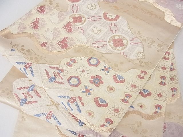 ■■■　サイズ　■■■ 長さ 430cm 幅 30.5cm程 ■■■　商品詳細　■■■ 【正絹・関西仕立て・芯なし】 状態は接写画像のように 柄止まり、たれ先、裏地に薄い汚れがございますが その他特に目立ったシミ汚れなどもなく大変良い状態で...