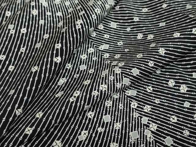 ■■■　サイズ　■■■ 身丈 157cm（肩から） 裄丈 65cm 袖丈 47cm　縫込み 4cm 袖幅 32.5cm 前幅 25cm 後幅 28.5cm 着物縫いこみ 内揚げ 4cm 裄 お袖側 約1cm　身頃側 約1cm ■■■　商品詳...