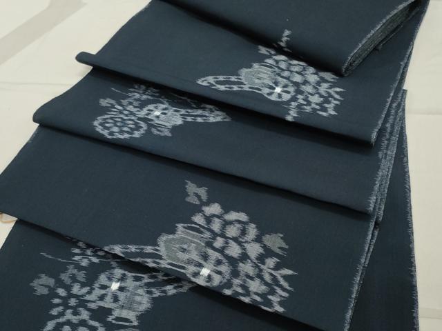 ■■■　サイズ　■■■ 長さ　　着尺分あり 幅　　　約37cm ■■■　商品詳細　■■■ 【正絹・未使用】 状態は特に目立ったシミ汚れなどもなく大変良い状態です。 久留米絣(くるめかすり)は、日本三大絣の一つで 昭和51年には経済産業大臣指...