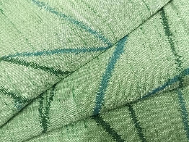 ■■■　サイズ　■■■ 身丈 144cm（肩から） 裄丈 61cm 袖丈 43cm　縫込み 7.5cm 袖幅 31cm 前幅 23cm 後幅 29cm 着物縫いこみ 内揚げ 6.5cm 裄 お袖側 約2.5cm　身頃側 約3cm ■■■　商...