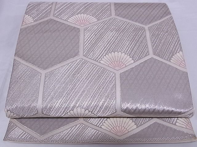 ■■■　サイズ　■■■ 長さ 428cm 幅 30cm程 ■■■　商品詳細　■■■ 【正絹・関西仕立て】 状態は接写画像のように 裏地に薄い汚れがございますが その他特に目立ったシミ汚れなどもなく大変良い状態です。 大変上質な逸品になります...