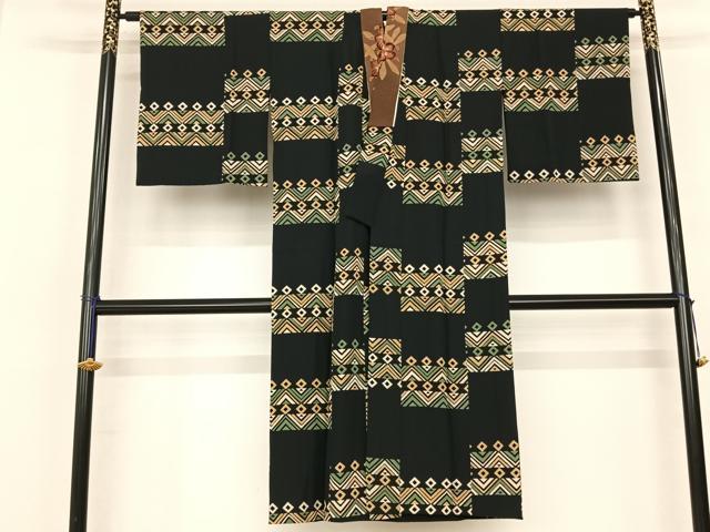 ■■■　サイズ　■■■ 身丈 127.5cm（肩から） 裄丈 65cm 袖丈 48cm　縫込み 5cm 袖幅 33cm 前幅 28cm 後幅 31cm 着物縫いこみ 内揚げ 0cm 裄 お袖側 約3cm　身頃側 約1cm ■■■　商品詳細　...